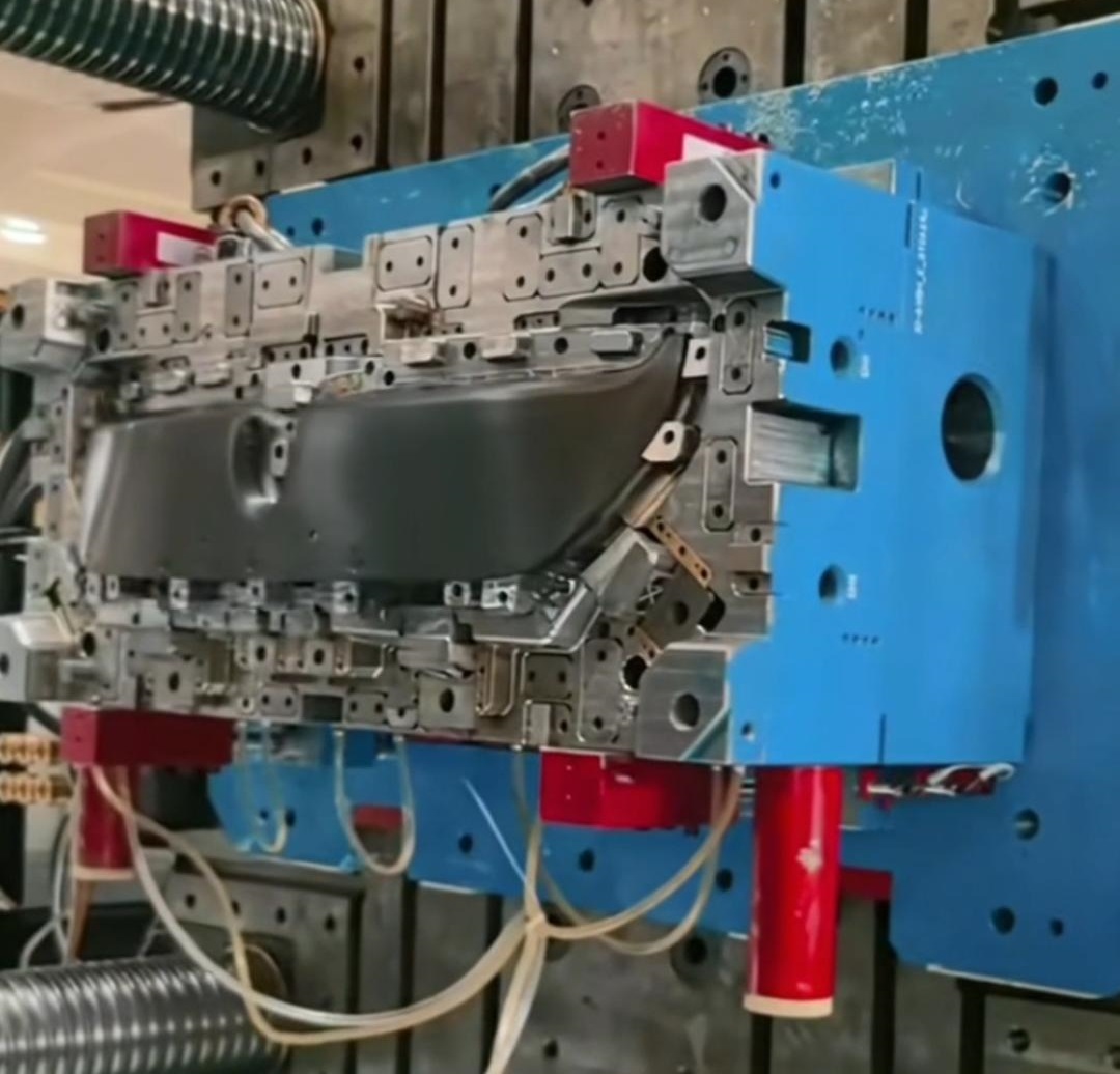 Application of Plastics in the Automotive Industr
